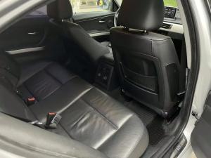 Grey BMW 320 2009 in Riga, with an engine capacity of 2.00 L and mileage of 344 thousand km for 3390 €, photo 11 on AUTOMOTO.COM.LV