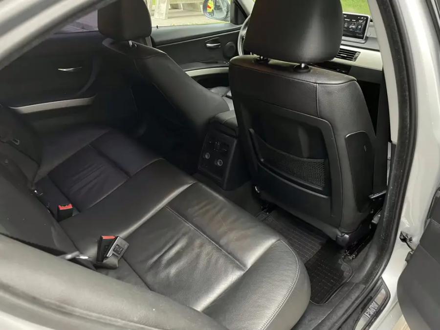 Grey BMW 320 2009 in Riga, with an engine capacity of 2.00 L and mileage of 344 thousand km for 3390 €, photo 11 on AUTOMOTO.COM.LV