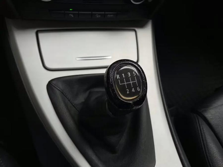 Grey BMW 320 2009 in Riga, with an engine capacity of 2.00 L and mileage of 344 thousand km for 3390 €, photo 13 on AUTOMOTO.COM.LV
