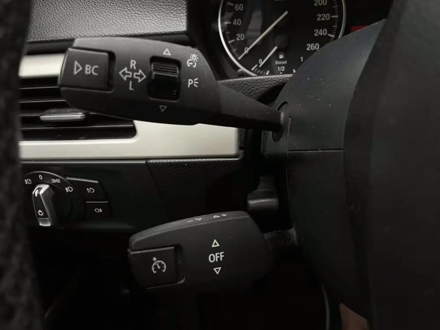 Grey BMW 320 2009 in Riga, with an engine capacity of 2.00 L and mileage of 344 thousand km for 3390 €, photo 15 on AUTOMOTO.COM.LV