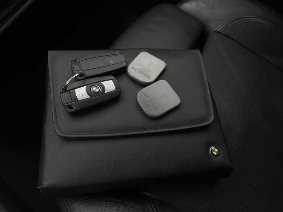 Grey BMW 320 2009 in Riga, with an engine capacity of 2.00 L and mileage of 344 thousand km for 3390 €, photo 16 on AUTOMOTO.COM.LV