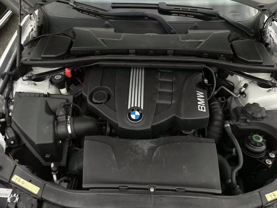 Grey BMW 320 2009 in Riga, with an engine capacity of 2.00 L and mileage of 344 thousand km for 3390 €, photo 18 on AUTOMOTO.COM.LV