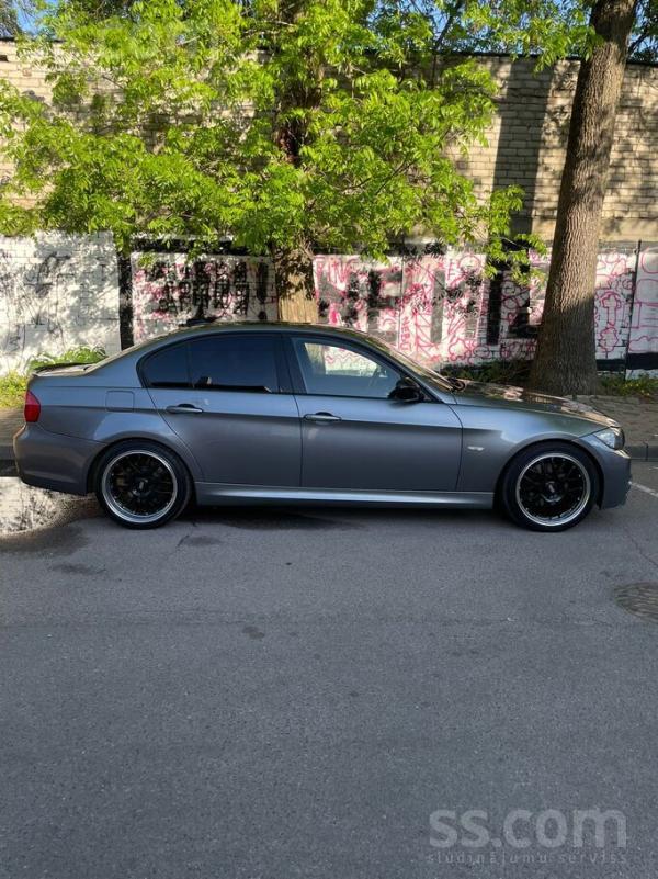 Grey BMW 320 2009 in Riga, with an engine capacity of 2.00 L and mileage of 334 thousand km for 6450 €, photo 2 on AUTOMOTO.COM.LV