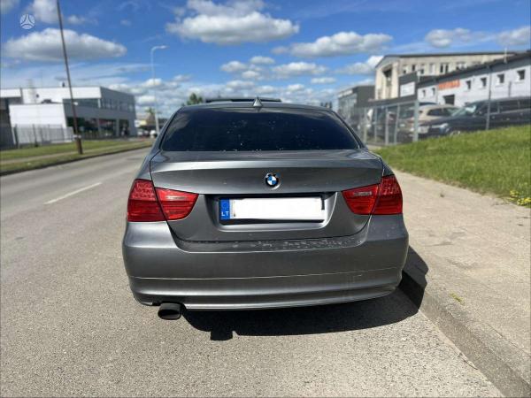 Pelēks BMW 320 2009 Šauļi, ar dzinēja tilpumu 2.00 L un nobraukumu 359 tūkst. km par 3000 €, foto 5 vietnē AUTOMOTO.COM.LV