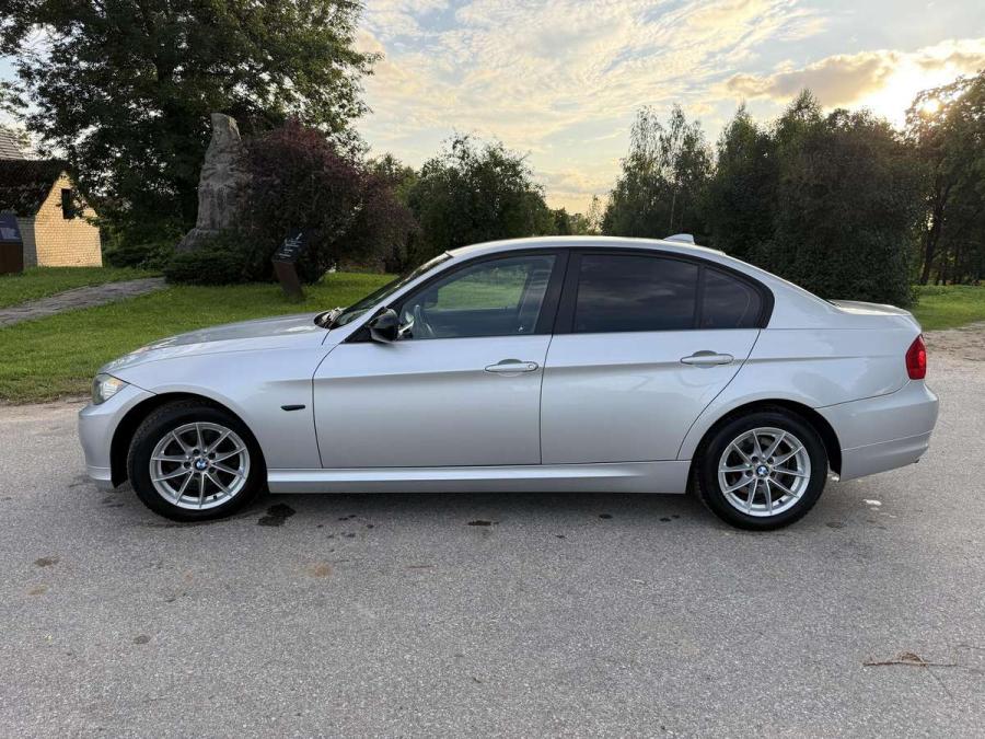 Grey BMW 320 2009 in Kaunas, with an engine capacity of 2.00 L and mileage of 312 thousand km for 5250 €, photo 3 on AUTOMOTO.COM.LV