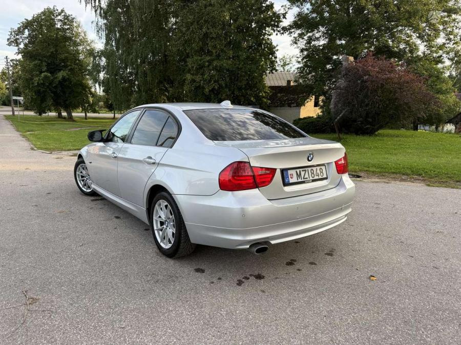 Grey BMW 320 2009 in Kaunas, with an engine capacity of 2.00 L and mileage of 312 thousand km for 5250 €, photo 4 on AUTOMOTO.COM.LV
