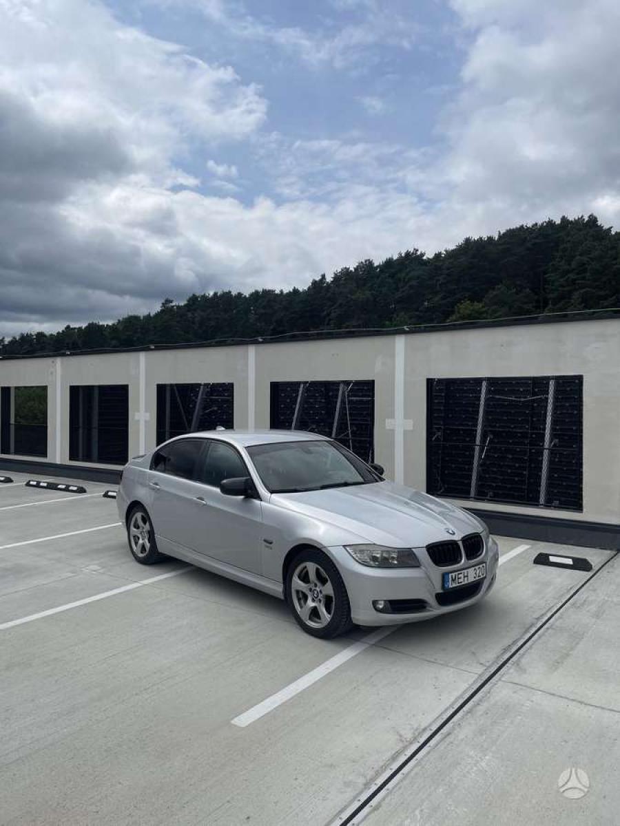 Grey BMW 320 2009 in Vilnius, with an engine capacity of 2.00 L and mileage of 369 thousand km for 3200 €, photo 1 on AUTOMOTO.COM.LV