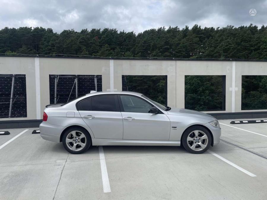Grey BMW 320 2009 in Vilnius, with an engine capacity of 2.00 L and mileage of 369 thousand km for 3200 €, photo 4 on AUTOMOTO.COM.LV