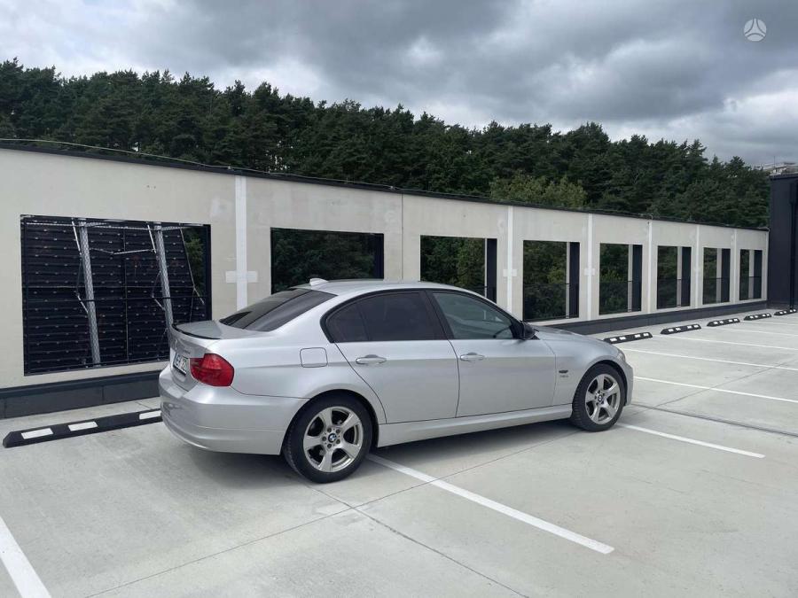 Grey BMW 320 2009 in Vilnius, with an engine capacity of 2.00 L and mileage of 369 thousand km for 3200 €, photo 5 on AUTOMOTO.COM.LV