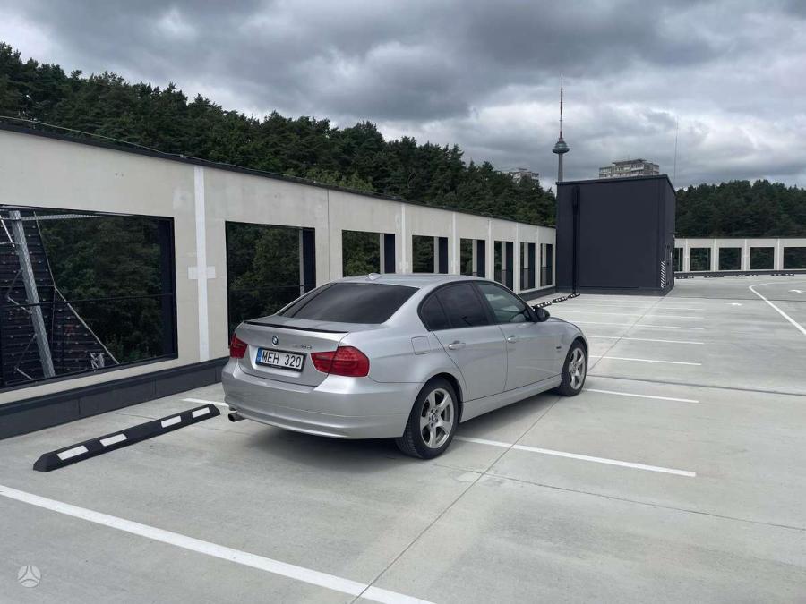 Grey BMW 320 2009 in Vilnius, with an engine capacity of 2.00 L and mileage of 369 thousand km for 3200 €, photo 6 on AUTOMOTO.COM.LV