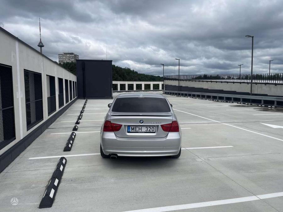 Grey BMW 320 2009 in Vilnius, with an engine capacity of 2.00 L and mileage of 369 thousand km for 3200 €, photo 7 on AUTOMOTO.COM.LV