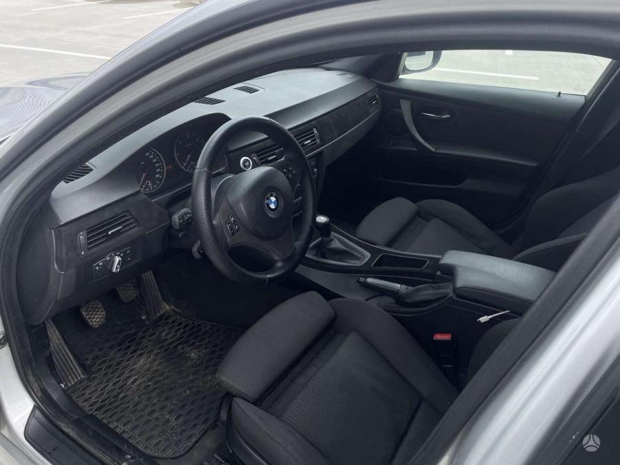 Grey BMW 320 2009 in Vilnius, with an engine capacity of 2.00 L and mileage of 369 thousand km for 3200 €, photo 12 on AUTOMOTO.COM.LV