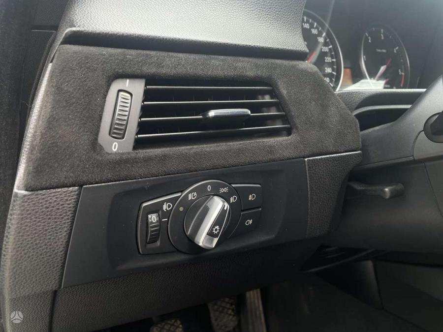 Grey BMW 320 2009 in Vilnius, with an engine capacity of 2.00 L and mileage of 369 thousand km for 3200 €, photo 13 on AUTOMOTO.COM.LV