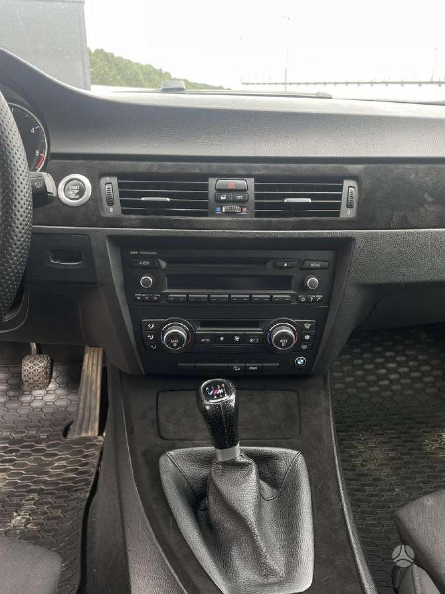 Grey BMW 320 2009 in Vilnius, with an engine capacity of 2.00 L and mileage of 369 thousand km for 3200 €, photo 14 on AUTOMOTO.COM.LV