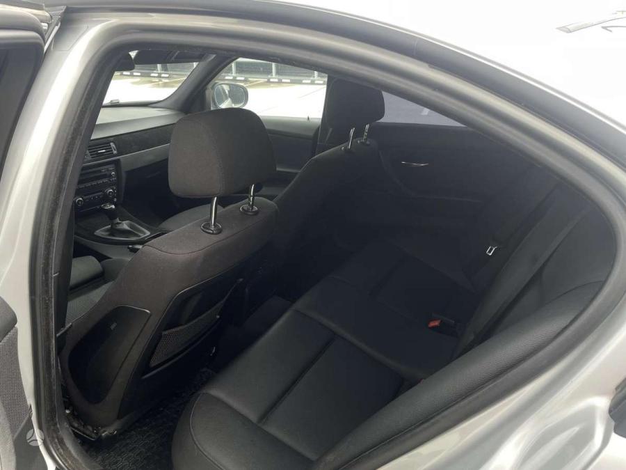 Grey BMW 320 2009 in Vilnius, with an engine capacity of 2.00 L and mileage of 369 thousand km for 3200 €, photo 16 on AUTOMOTO.COM.LV