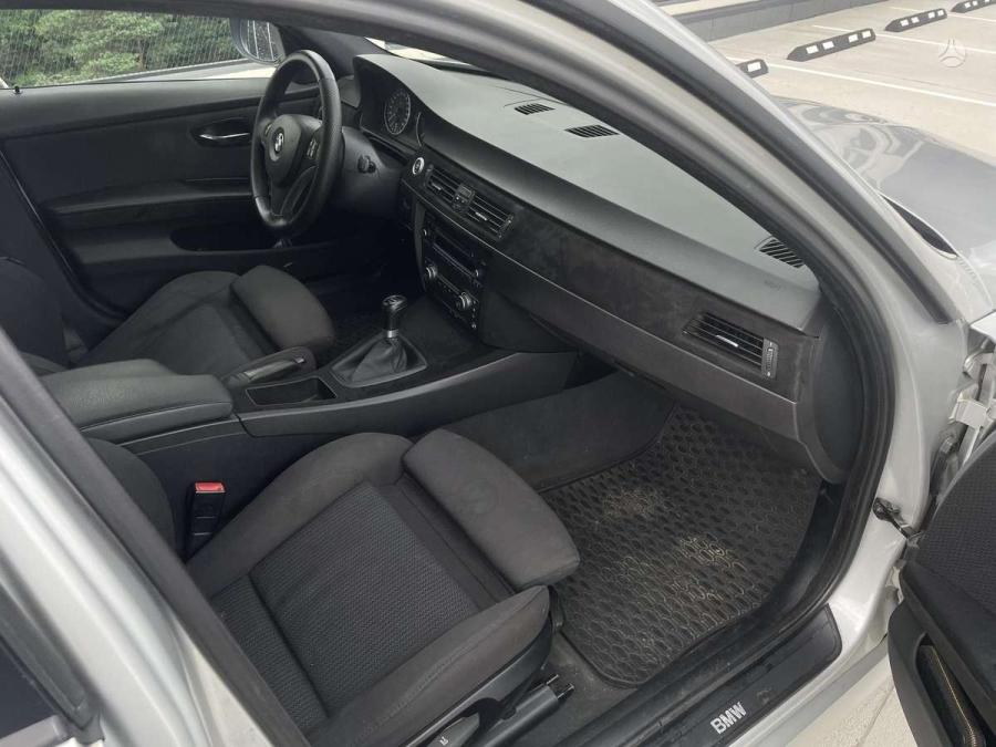 Grey BMW 320 2009 in Vilnius, with an engine capacity of 2.00 L and mileage of 369 thousand km for 3200 €, photo 19 on AUTOMOTO.COM.LV