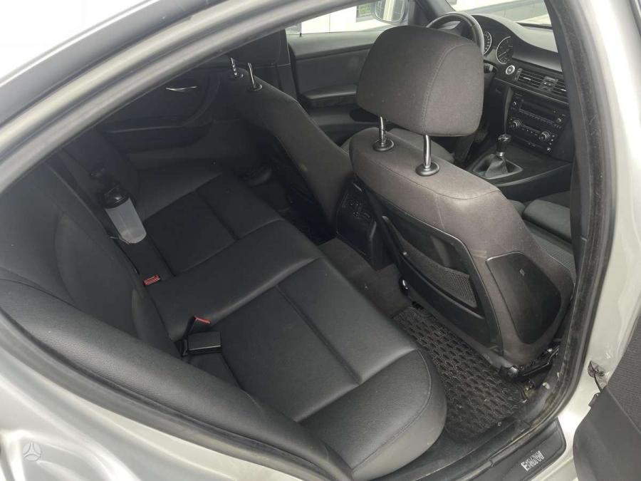 Grey BMW 320 2009 in Vilnius, with an engine capacity of 2.00 L and mileage of 369 thousand km for 3200 €, photo 20 on AUTOMOTO.COM.LV