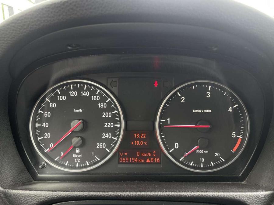 Grey BMW 320 2009 in Vilnius, with an engine capacity of 2.00 L and mileage of 369 thousand km for 3200 €, photo 23 on AUTOMOTO.COM.LV