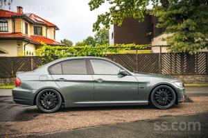 Grey BMW 320 2009 in Riga, with an engine capacity of 2.00 L and mileage of 258 thousand km for 1990 €, photo 8 on AUTOMOTO.COM.LV
