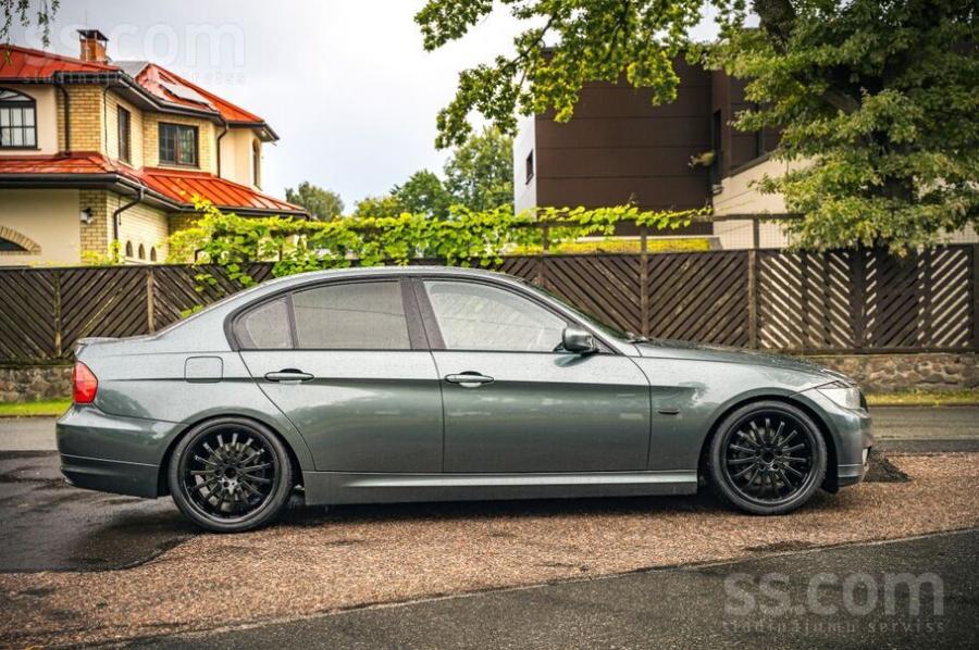 Grey BMW 320 2009 in Riga, with an engine capacity of 2.00 L and mileage of 258 thousand km for 1990 €, photo 8 on AUTOMOTO.COM.LV
