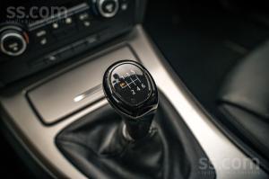 Grey BMW 320 2009 in Riga, with an engine capacity of 2.00 L and mileage of 258 thousand km for 1990 €, photo 15 on AUTOMOTO.COM.LV