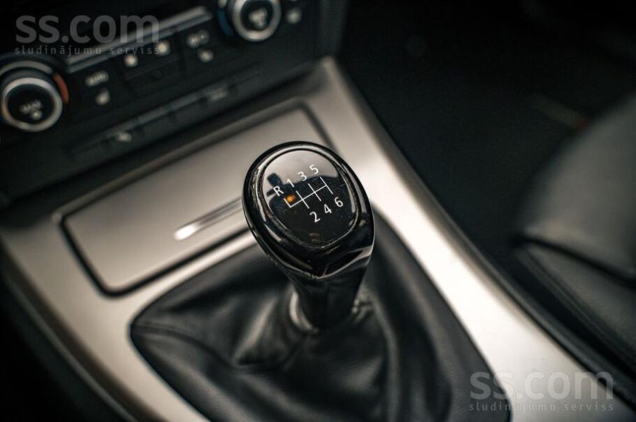 Grey BMW 320 2009 in Riga, with an engine capacity of 2.00 L and mileage of 258 thousand km for 1990 €, photo 15 on AUTOMOTO.COM.LV