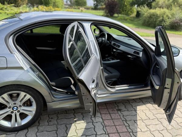 Grey BMW 320 2009 in Riga, with an engine capacity of 2.00 L and mileage of 301 thousand km for 3680 €, photo 4 on AUTOMOTO.COM.LV
