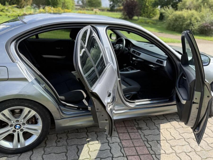 Pelēks BMW 320 2009 Rīga, ar dzinēja tilpumu 2.00 L un nobraukumu 301 tūkst. km par 3680 €, foto 5 vietnē AUTOMOTO.COM.LV