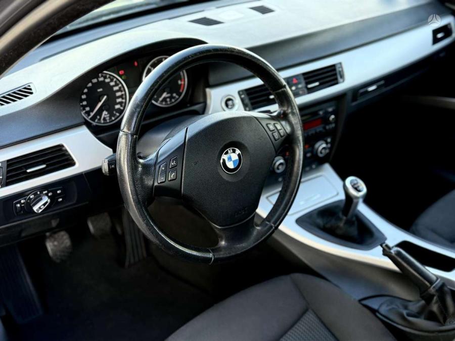 Pelēks BMW 320 2009 Kauņa, ar dzinēja tilpumu 2.00 L un nobraukumu 256 tūkst. km par 3500 €, foto 22 vietnē AUTOMOTO.COM.LV