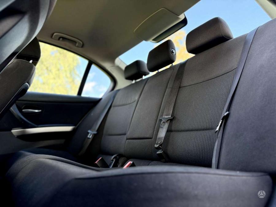 Pelēks BMW 320 2009 Kauņa, ar dzinēja tilpumu 2.00 L un nobraukumu 256 tūkst. km par 3500 €, foto 45 vietnē AUTOMOTO.COM.LV