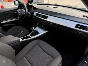 Pelēks BMW 320 2009 Kauņa, ar dzinēja tilpumu 2.00 L un nobraukumu 256 tūkst. km par 3500 €, foto 49 vietnē AUTOMOTO.COM.LV