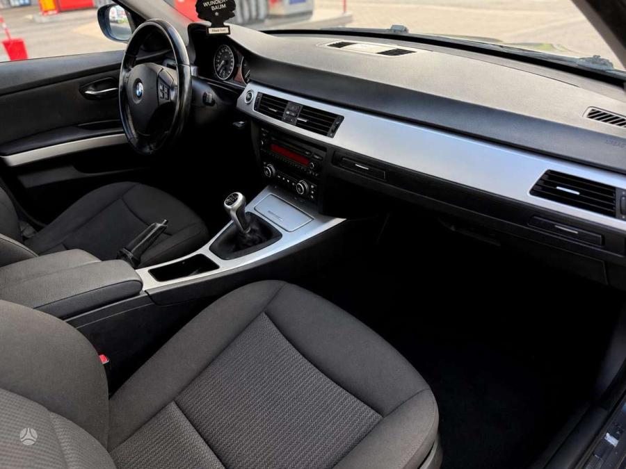 Pelēks BMW 320 2009 Kauņa, ar dzinēja tilpumu 2.00 L un nobraukumu 256 tūkst. km par 3500 €, foto 49 vietnē AUTOMOTO.COM.LV