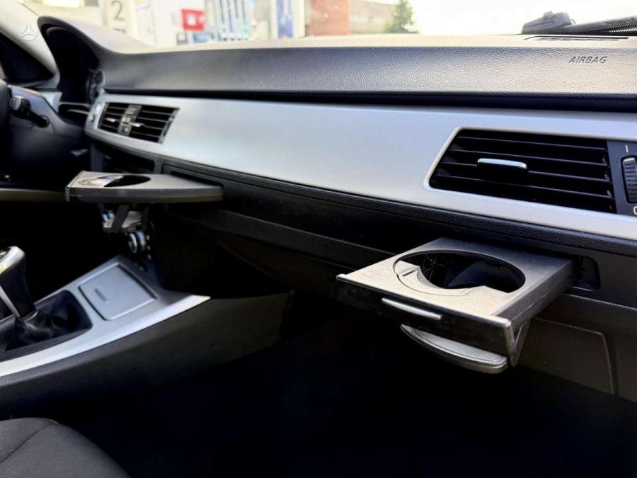 Pelēks BMW 320 2009 Kauņa, ar dzinēja tilpumu 2.00 L un nobraukumu 256 tūkst. km par 3500 €, foto 53 vietnē AUTOMOTO.COM.LV