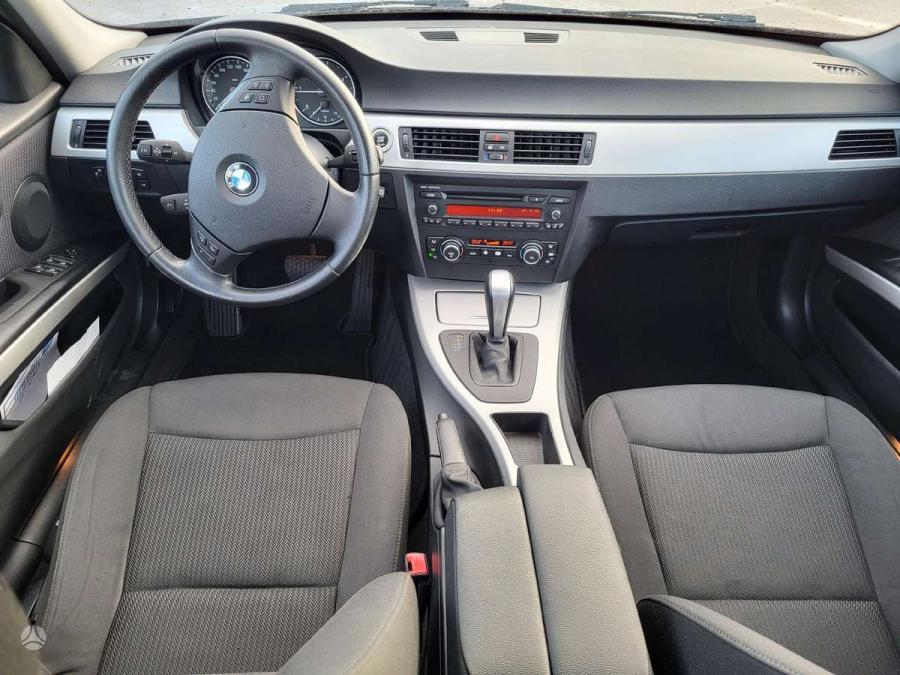 Grey BMW 320 2010 in Marijampole, with an engine capacity of 2.00 L and mileage of 241 thousand km for 4900 €, photo 4 on AUTOMOTO.COM.LV