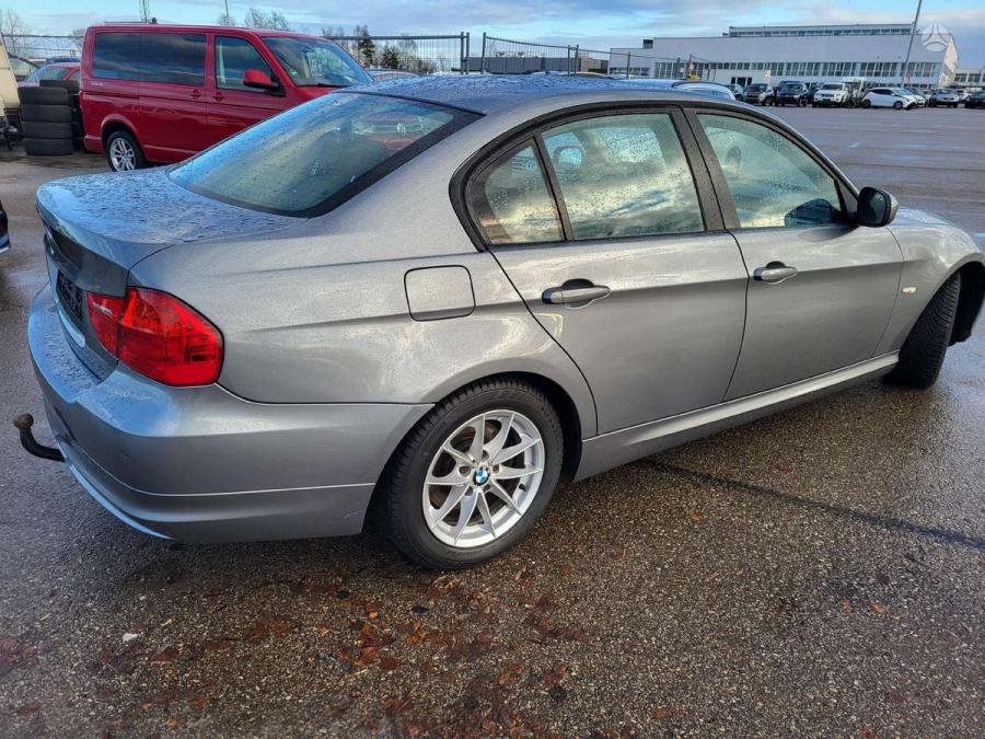 Grey BMW 320 2010 in Marijampole, with an engine capacity of 2.00 L and mileage of 241 thousand km for 4900 €, photo 12 on AUTOMOTO.COM.LV