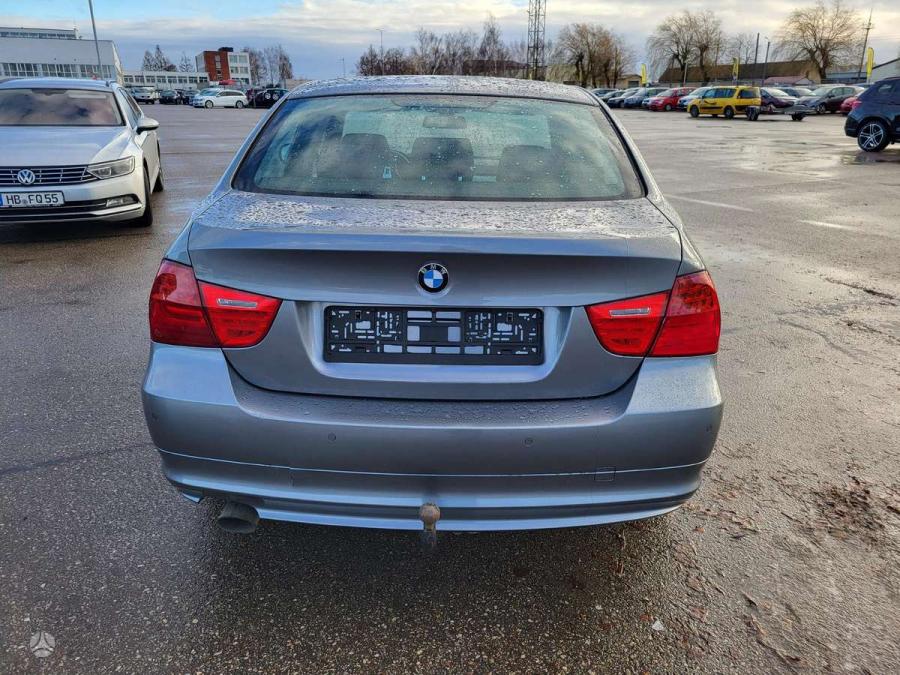 Grey BMW 320 2010 in Marijampole, with an engine capacity of 2.00 L and mileage of 241 thousand km for 4900 €, photo 14 on AUTOMOTO.COM.LV