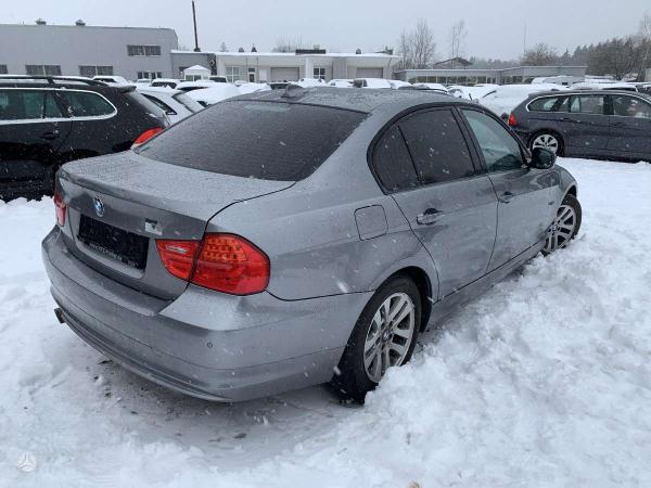 Grey BMW 320 2010 in Utena, with an engine capacity of 2.00 L and mileage of 304 thousand km for 2699 €, photo 6 on AUTOMOTO.COM.LV