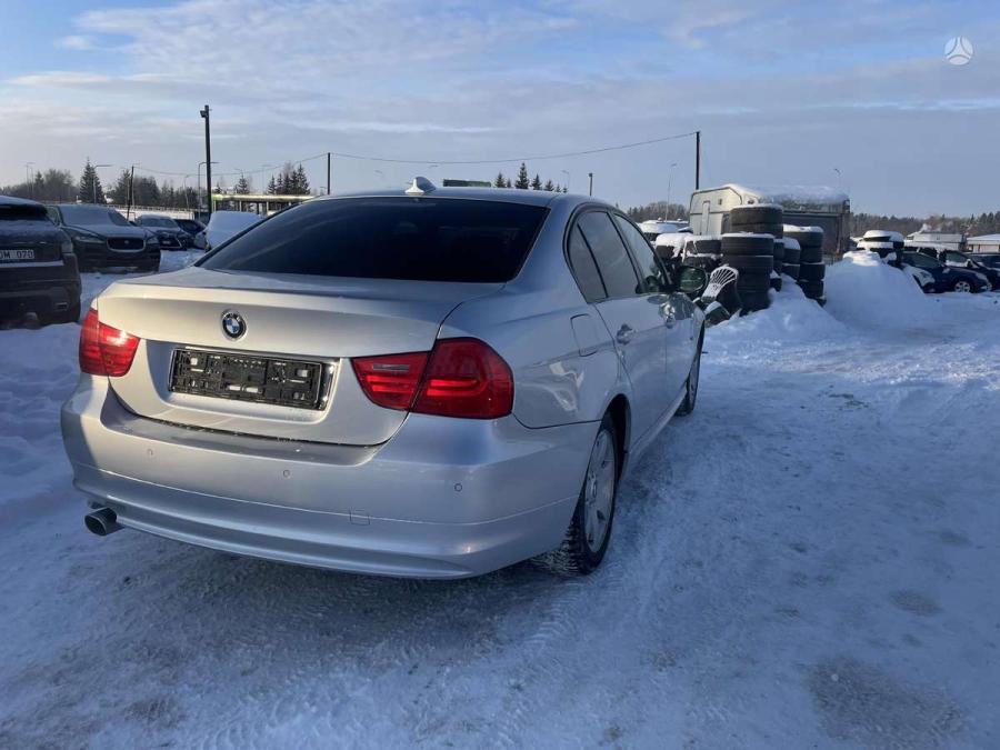 Grey BMW 320 2010 in Utena, with an engine capacity of 2.00 L and mileage of 200 thousand km for 4350 €, photo 6 on AUTOMOTO.COM.LV