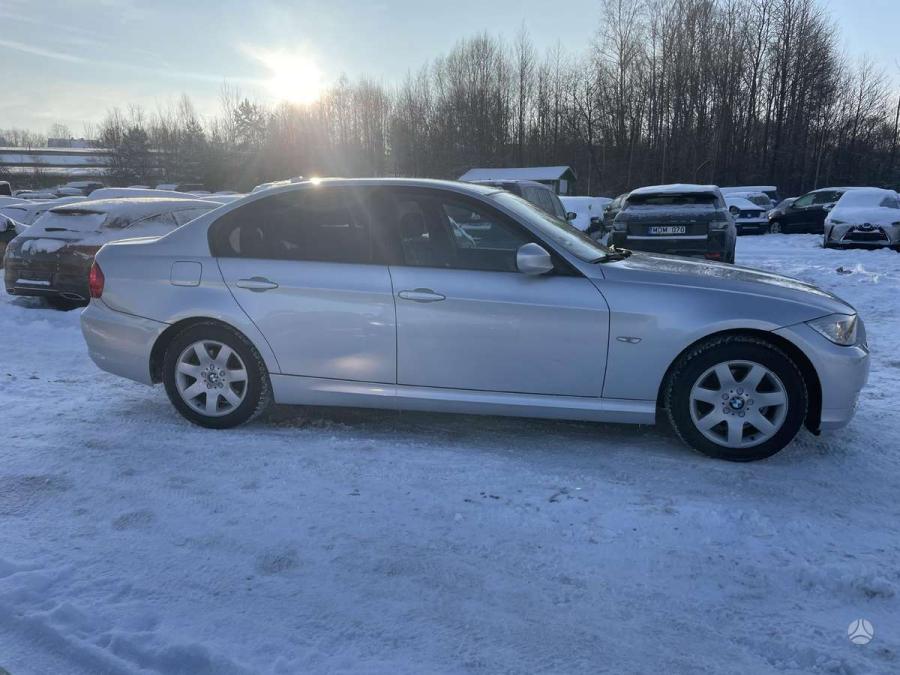 Grey BMW 320 2010 in Utena, with an engine capacity of 2.00 L and mileage of 200 thousand km for 4350 €, photo 7 on AUTOMOTO.COM.LV
