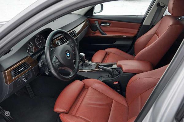 Pelēks BMW 320 2010 Viļņa, ar dzinēja tilpumu 2.00 L un nobraukumu 276 tūkst. km par 6200 €, foto 5 vietnē AUTOMOTO.COM.LV