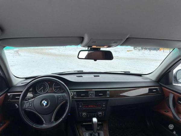 Pelēks BMW 320 2010 Viļņa, ar dzinēja tilpumu 2.00 L un nobraukumu 276 tūkst. km par 6200 €, foto 7 vietnē AUTOMOTO.COM.LV