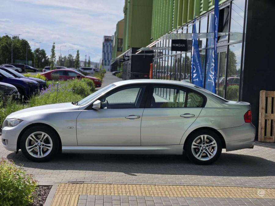 Pelēks BMW 320 2010 Viļņa, ar dzinēja tilpumu 2.00 L un nobraukumu 250 tūkst. km par 5650 €, foto 12 vietnē AUTOMOTO.COM.LV