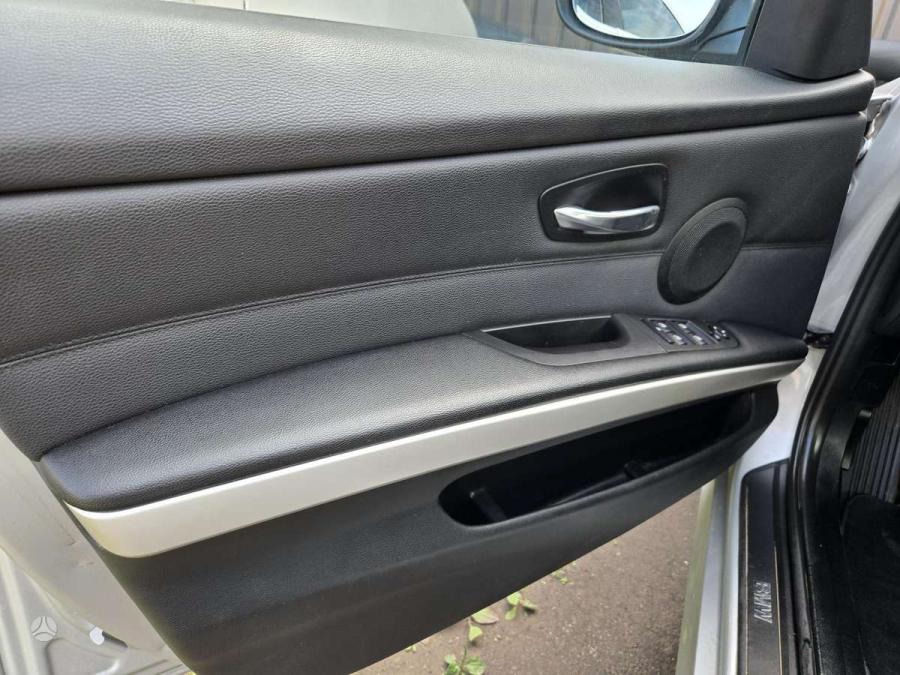 Pelēks BMW 320 2010 Viļņa, ar dzinēja tilpumu 2.00 L un nobraukumu 250 tūkst. km par 5650 €, foto 20 vietnē AUTOMOTO.COM.LV