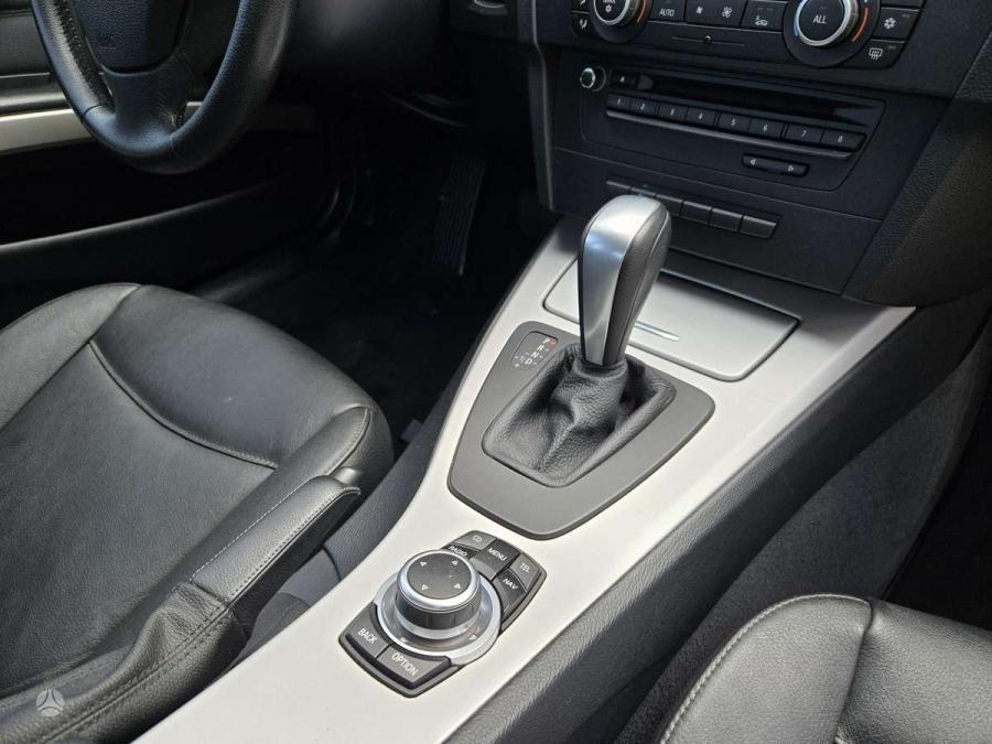 Pelēks BMW 320 2010 Viļņa, ar dzinēja tilpumu 2.00 L un nobraukumu 250 tūkst. km par 5650 €, foto 23 vietnē AUTOMOTO.COM.LV