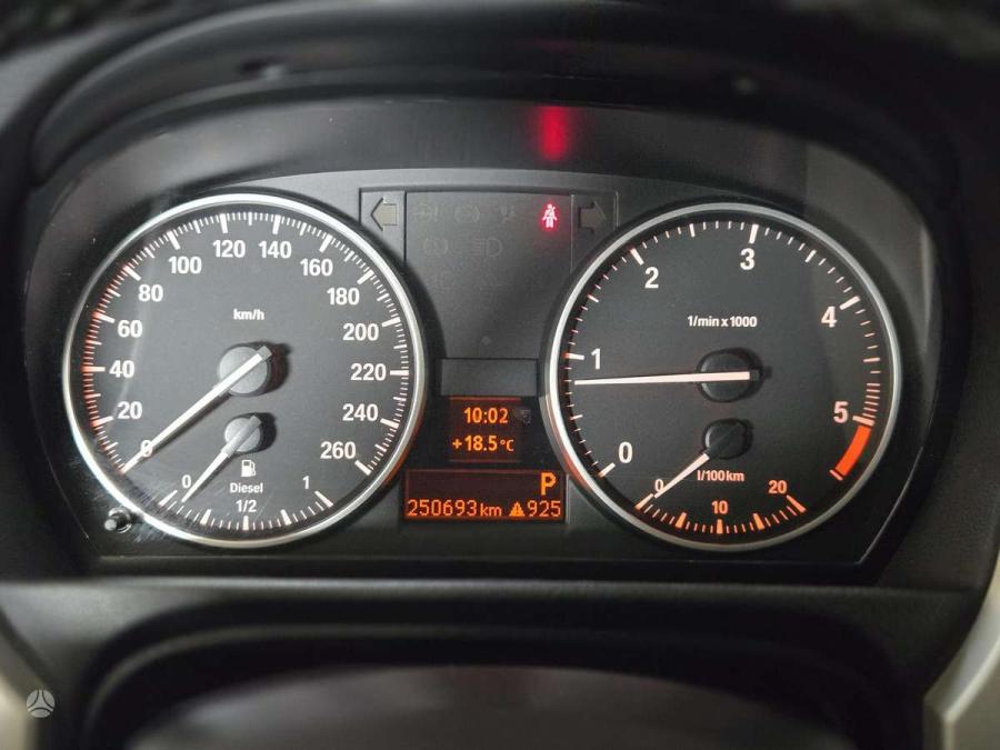 Pelēks BMW 320 2010 Viļņa, ar dzinēja tilpumu 2.00 L un nobraukumu 250 tūkst. km par 5650 €, foto 25 vietnē AUTOMOTO.COM.LV