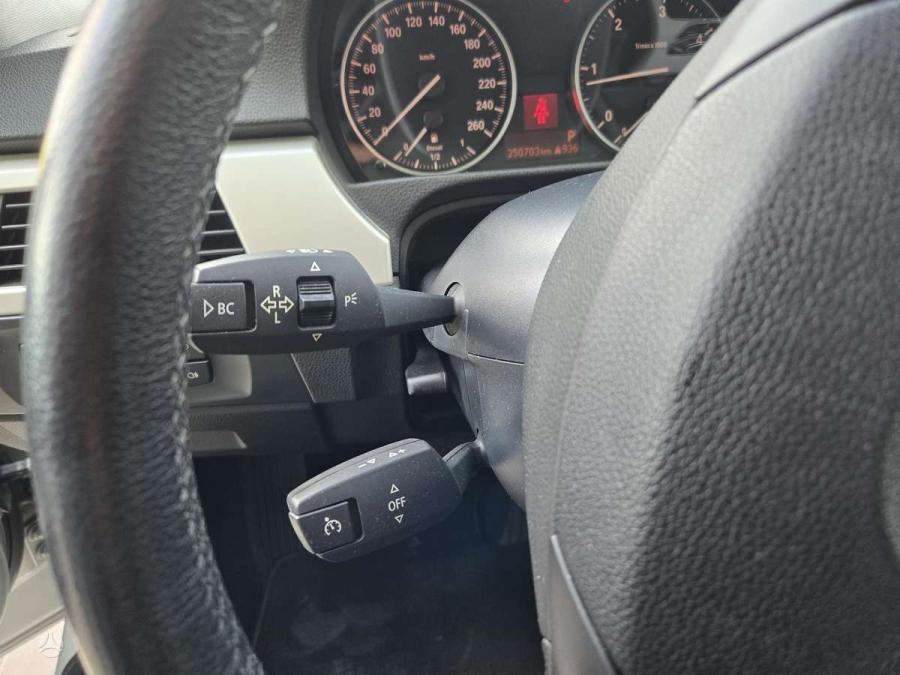 Pelēks BMW 320 2010 Viļņa, ar dzinēja tilpumu 2.00 L un nobraukumu 250 tūkst. km par 5650 €, foto 33 vietnē AUTOMOTO.COM.LV