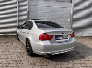Pelēks BMW 320 2010 Viļņa, ar dzinēja tilpumu 2.00 L un nobraukumu 302 tūkst. km par 4350 €, foto 5 vietnē AUTOMOTO.COM.LV