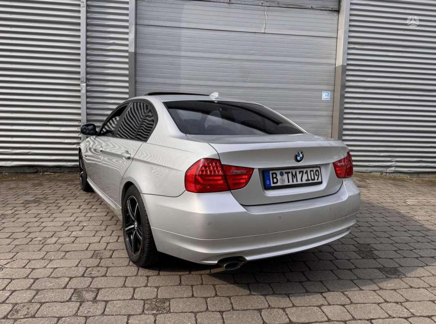 Pelēks BMW 320 2010 Viļņa, ar dzinēja tilpumu 2.00 L un nobraukumu 302 tūkst. km par 4350 €, foto 5 vietnē AUTOMOTO.COM.LV