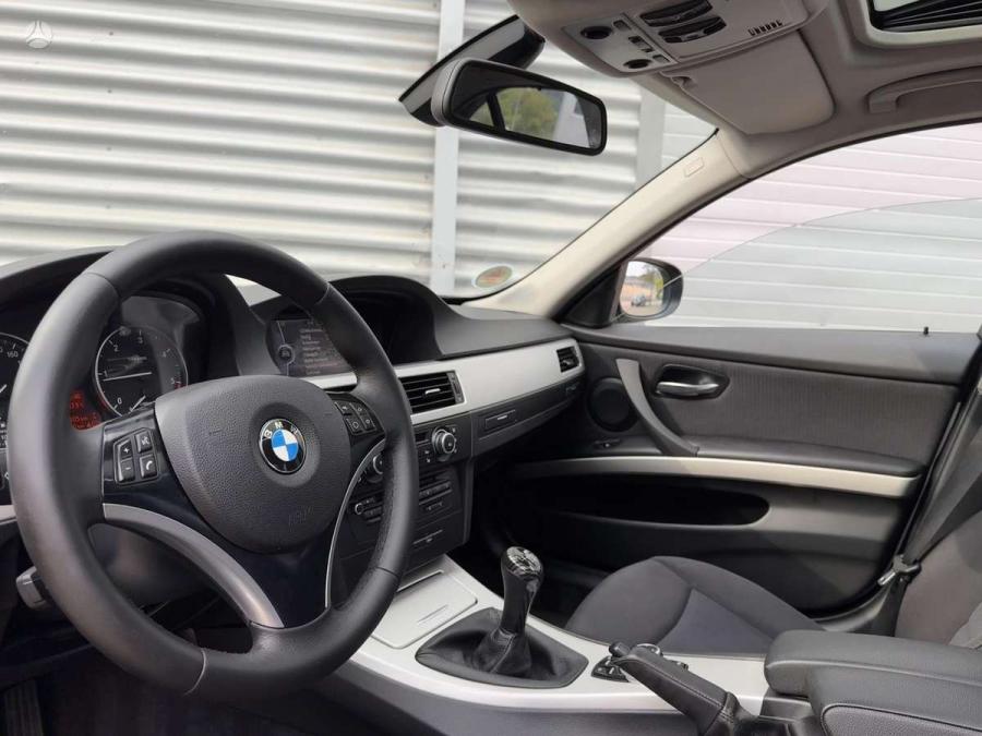 Pelēks BMW 320 2010 Viļņa, ar dzinēja tilpumu 2.00 L un nobraukumu 302 tūkst. km par 4350 €, foto 8 vietnē AUTOMOTO.COM.LV