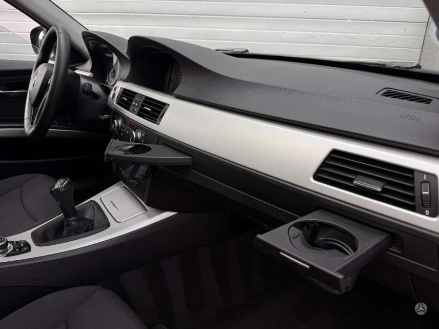 Pelēks BMW 320 2010 Viļņa, ar dzinēja tilpumu 2.00 L un nobraukumu 302 tūkst. km par 4350 €, foto 11 vietnē AUTOMOTO.COM.LV